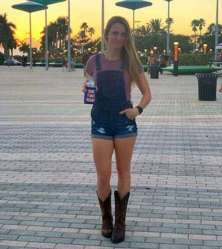 What To Wear To a Luke Combs Concert in 2024? ( 10+ Real Life Outfit ...