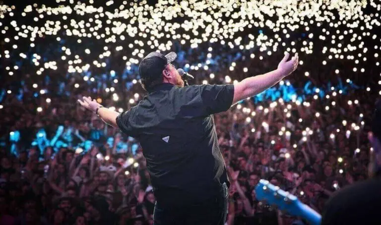 What To Wear To a Luke Combs Concert in 2024? ( 10+ Real Life Outfit ...