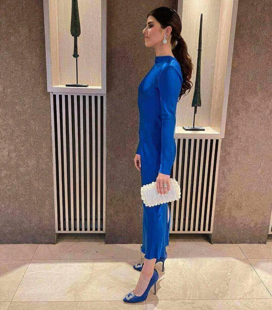 What Color Shoes to Wear with Royal Blue Dress for a Wedding - 5+ Real ...